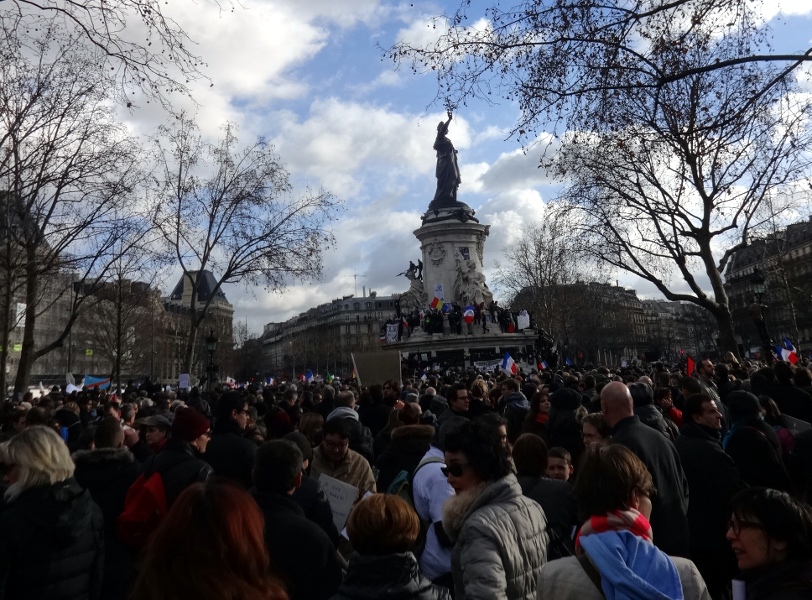 Je suis Charlie march draws 3.5 million to French streets – FSRN